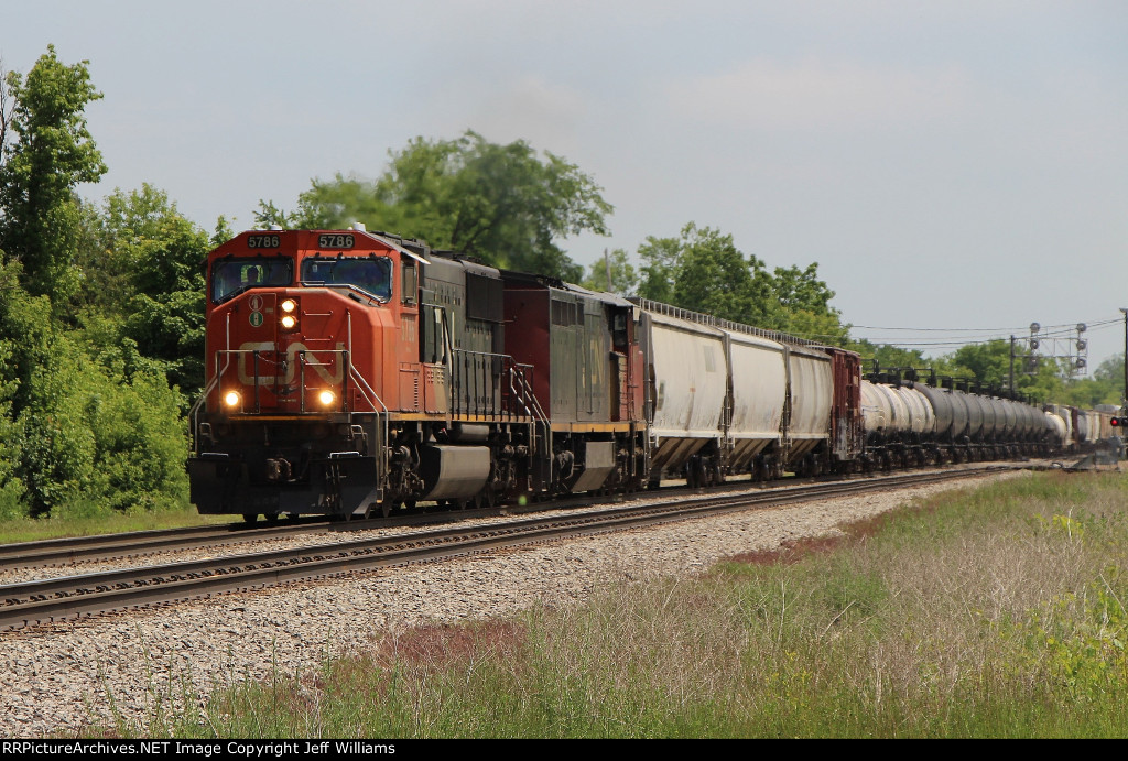 CN 5786 Westbound